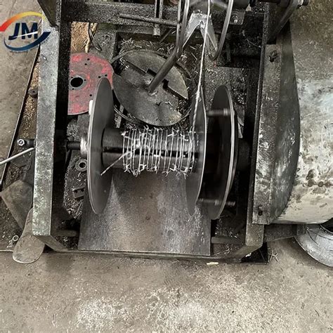 Reverse Twisted Double Strands Barbed Wire Machine Positive And