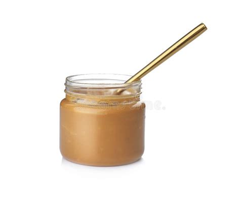 Tarro Y Cuchara Con Mantequilla De Cacahuete Cremosa En El Fondo Blanco