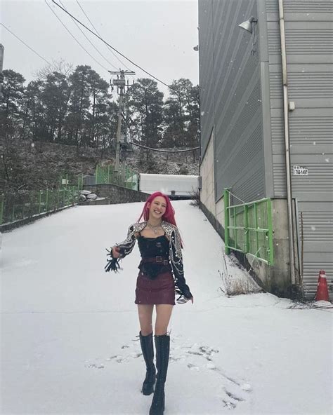 𓂅 Hyo Yeon ִ ּ 𖧧 소녀시대 부츠 태연