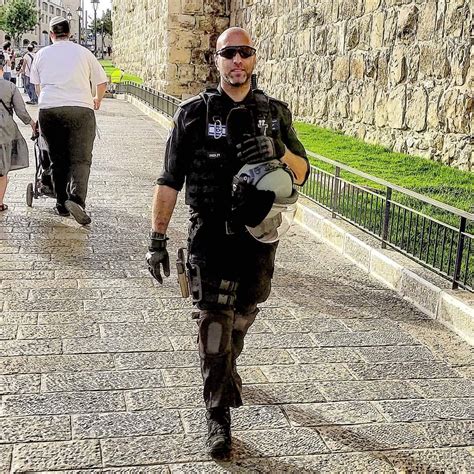 ארקדי גדילוב אור עקיבא מרכינה ראש הכרתי את דן גנות