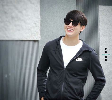 Pin Em Put Puttichai And Thassapak Hsu Dj Apresentador De Tv Ator