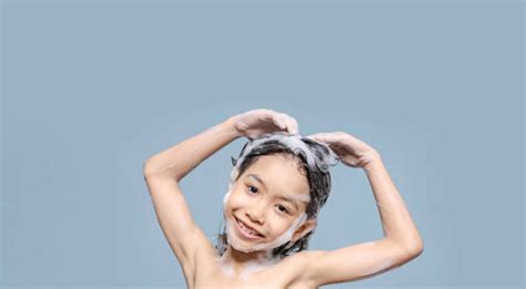 24 400 Girl Taking A Shower Photos Taleaux Et Images Libre De Droits Istock