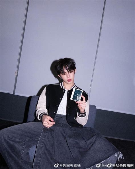 崔然竣黑发拍立得照片来啦！