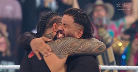Jey Uso Hugs Jimmy Uso The Usos Reunite On Wwe Smackdown Wrestlezone