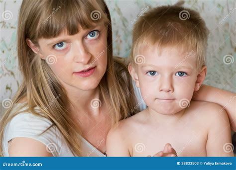Madre E Hijo Imagen De Archivo Imagen De Muchacho Cuatro 38833503