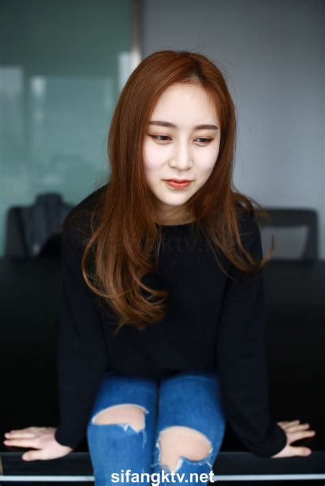 超美网红【乔依琳】edison摄影1500元6组大尺度视图 1常服 性趣贴图