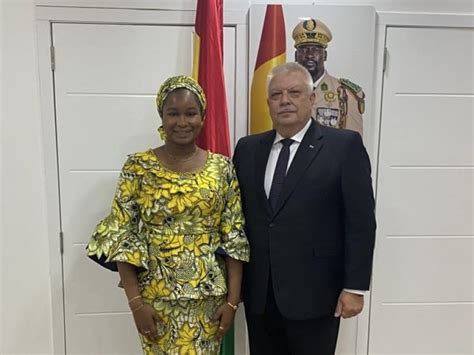 Sur La Rencontre Avec Semme Djami Diallo Ministre De Lenvironnement Et Du Développement