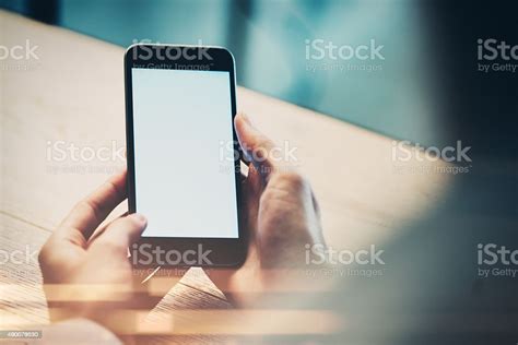 가상 시스템의 스마트 폰을 사용하여 여자아이 사무실에서 0명에 대한 스톡 사진 및 기타 이미지 0명 기업 재무와 산업 모형 Istock