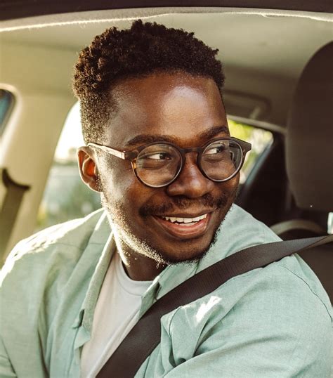 18 Flattering Hairstyles For Men With Big Noses