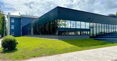 Vast Rekonstrueeritud Narva Kesklinna Kool Langes Vandalismi Ohvriks