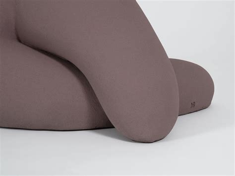 Galerie Mélissa Paul — Sculpture Resting Loïe