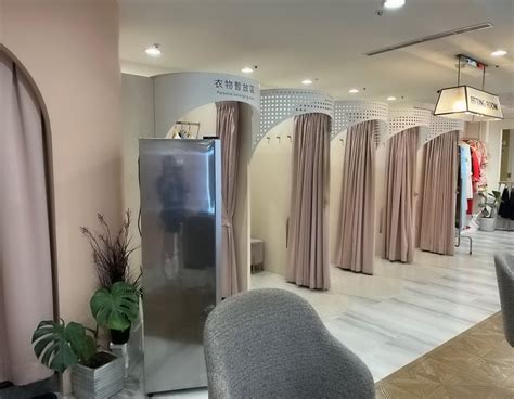 韓式證件照求職照形象照全家福的專家【 Holoface 台中中友店】 台灣第一連鎖攝影品牌，妝髮、造型、攝影一次搞定台中拍全家福首選，成品超滿意推薦 鍾小殷的幸福玩樂趣