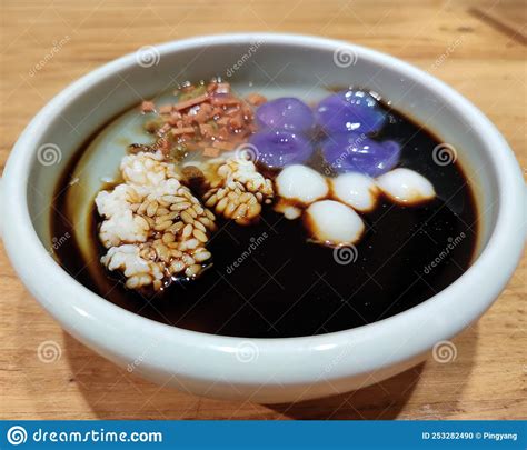 Fresh Ice Jelly With Fermented Glutinous Rice And Brown Sugar Stock