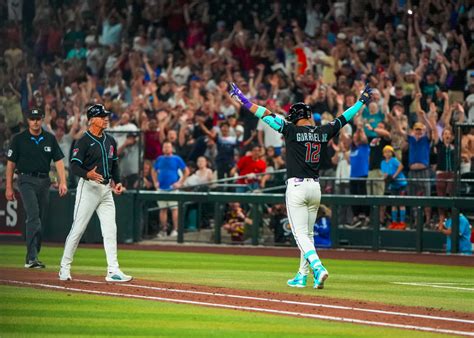 Lourdes Gurriel Jr Un Jonrón Contra Más De 100 Millas No Es Cosa De Juegos Oncubanews