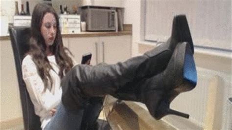 300 For Me To Ignore You Loser Avi Dominatrix Victoria Black