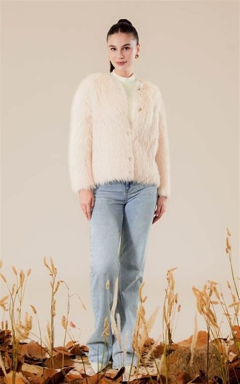4 Rekomendasi Jaket Bulu Wanita Mewah Dan Elegan Hijup Magazine