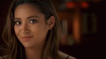 Shay Mitchell 