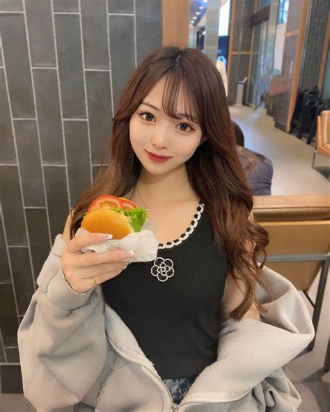 園田乃彩さんのインスタグラム写真 園田乃彩instagram「おいちかった😋 ⁡ どの写真が好き～？👶🏻🍔♡」5月24日 19時27分 Noaaa327