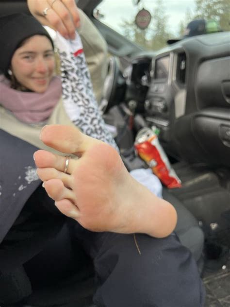 Stinky Sweaty Feet FeetPlaza