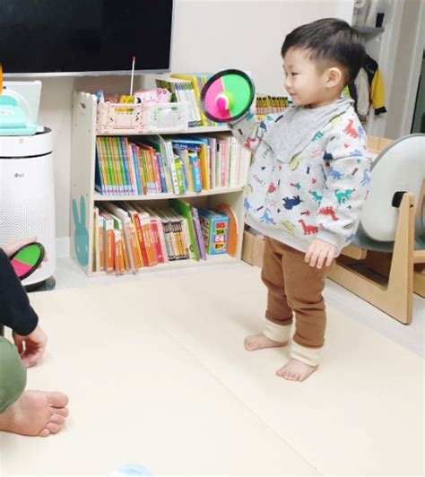 어린이집 겨울방학 집콕놀이 다이소 장난감 찍찍이 캐치볼 대근육발달 도와줘 네이버 블로그