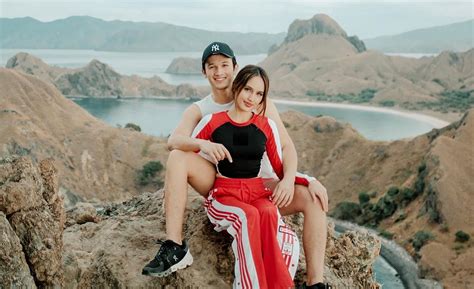 Potret Cinta Laura Ultah Di 17 Agustus Mesra Bersama Kekasih Di Labuan