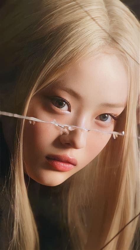 Hanni Vogue Korean Wallpaper 2023 Duvar Kağıdı Alıntılar