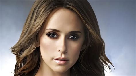 Jennifer Love Hewitt Shows 0ff Her Amazing Blklni B0dy Forever Young
