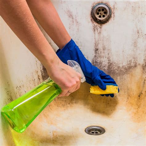 How To Clean A Dirty Bathtub Floor