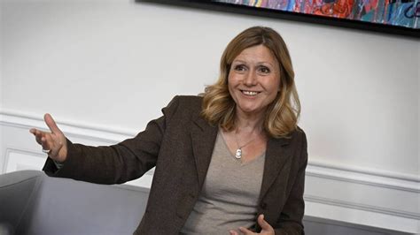 Coulisses Coups Bas… Yaël Braun Pivet Raconte Le Pouvoir Dans Un Livre