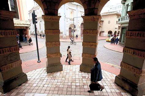 Edificio De La Alcaldía Turismo En Ecuador Guía Turística Hospedaje Y Tours En Ecuador