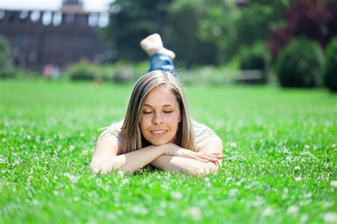 Premium Photo Young Smiling Woman Lying Down On The Grass