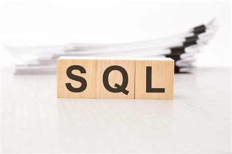 Letras Sql Em Cubos De Madeira O Fundo é Um Conceito Financeiro De