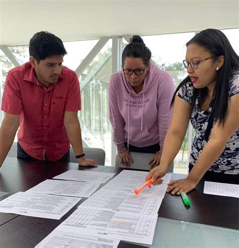 🤝 𝗨𝗻 𝗹í𝗱𝗲𝗿 𝗾𝘂𝗲 𝗰𝗿𝗲𝗮 𝗽𝘂𝗲𝗻𝘁𝗲𝘀 𝗻𝗼 𝗯𝗮𝗿𝗿𝗲𝗿𝗮𝘀 Wendy Plata