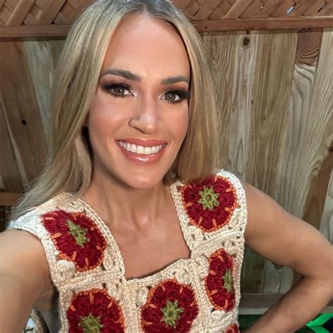 Carrie Underwood Glows In Gold As She Reveals Huge News So Excited