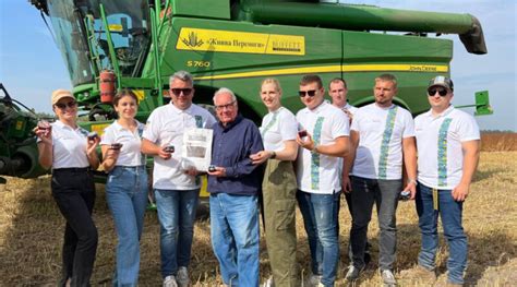 Говард Баффет особисто збирав гречку на українських полях ФОТО