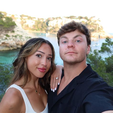 Post From Couples React