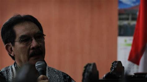 Foto Adnan Buyung Antasari Seharusnya Hadir