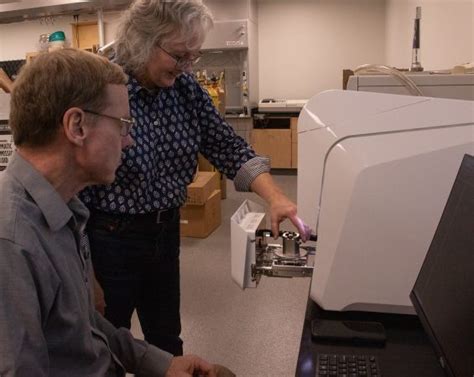 Kneb Am 960 Am 100 3 Fm Science Program At Csc Receives Scanning Electron Microscope