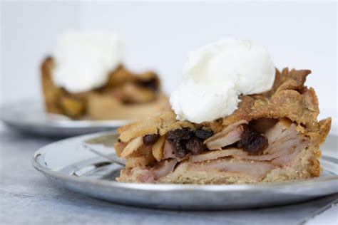 How To Make Authentic Dutch Apple Pie With A Buttery Crust Foodcrumbles