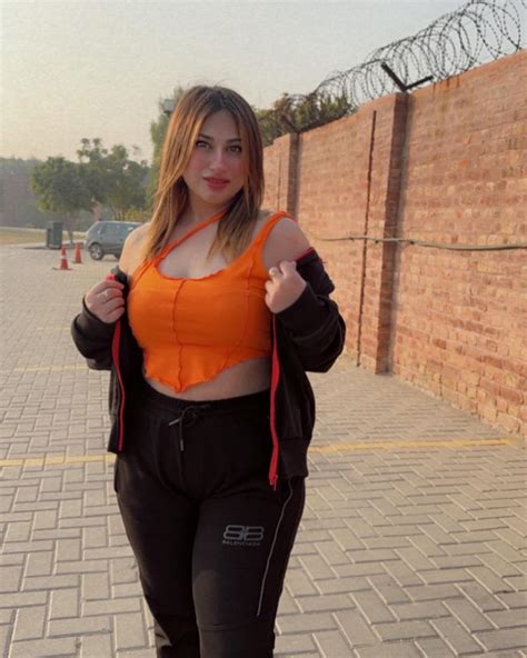 Aniqa R Pakibeauties