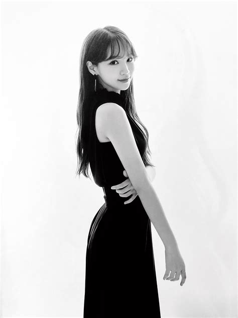 Chaewon R Chaewon