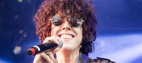Lp Singer History And Biography