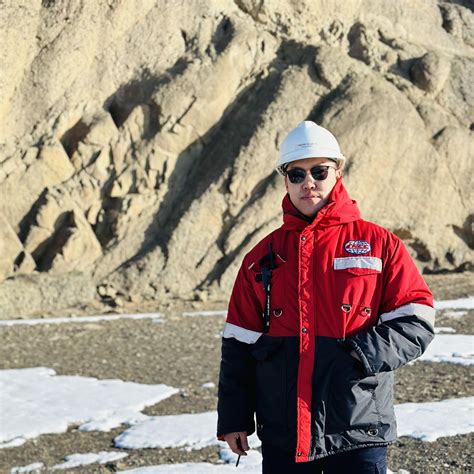 Б Мөнх эрдэнэ