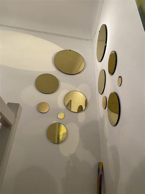 Kintsugi Circular Mirror With Gold Shades Full Set Up Traditional