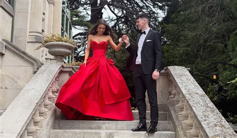 Lorraine Keanes Daughter Crowned Best Dressed Debutante