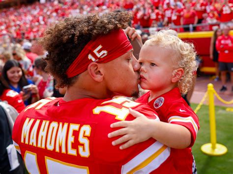 Patrick Mahomes Son Bronze Sweetly Sings A Birthday Song For Dad