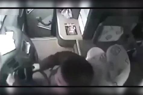 坐车时还是系上安全带吧，监控拍下这一车人生命的最后十秒钟！网友：太惨了！