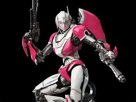 Three Zero Transformers Bumblebee Dlx Arcee — Toy Snowman
