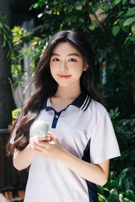 Con Gái Quyền Linh Phản Biện Sinh Ra ở Vạch đích