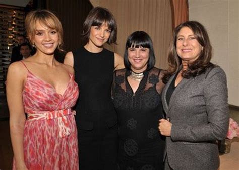 Jessica Alba Katie Holmes Eve Ensler And Paula Wagner